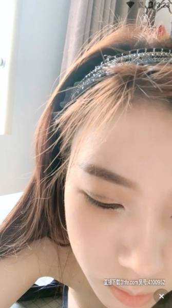 大白腿非常直非常美的170CM九头身邻家女神[1V 1.06G 百度盘] – 老司机