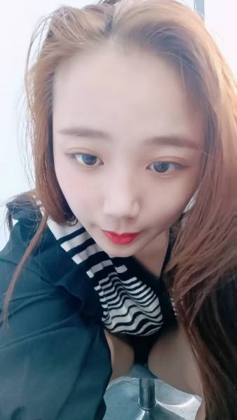 糖糖小公举露脸在店里偷偷的发骚，自己抠逼[1V 1.31G 百度云] – 老司机