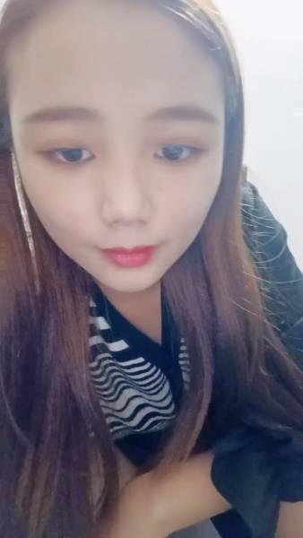 糖糖小公举露脸在店里偷偷的发骚，自己抠逼[1V 1.31G 百度云] - 老司机