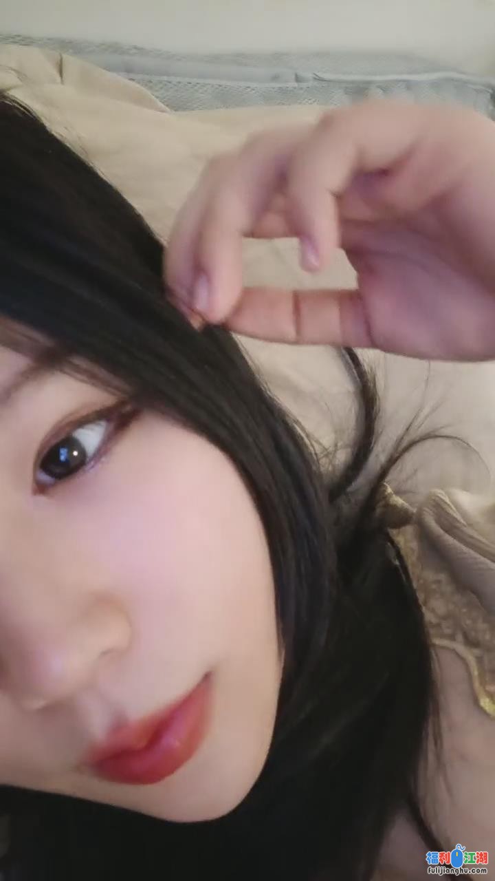 烈焰红唇网红小姐姐！躺在床上寂寞秀一段！撩起裙子掰穴1V 223MB【百度网盘】 – 老司机