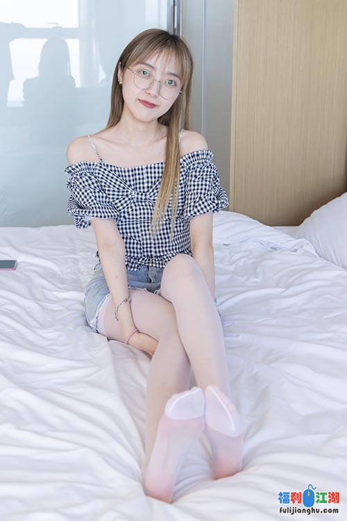 袜啵啵-234期 稚予-板鞋、白丝[150P+1V／5.82G百度网盘] – 老司机